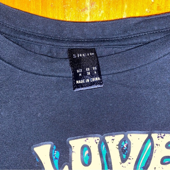 SHEIN | Tops | Graphic Alien Crop Top | Poshmark